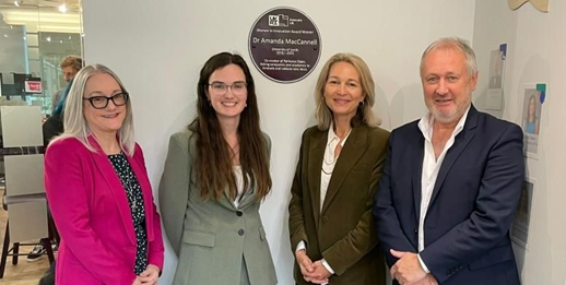 Purple plaque for trailblazing entrepreneur | Faculty of Medicine and ...